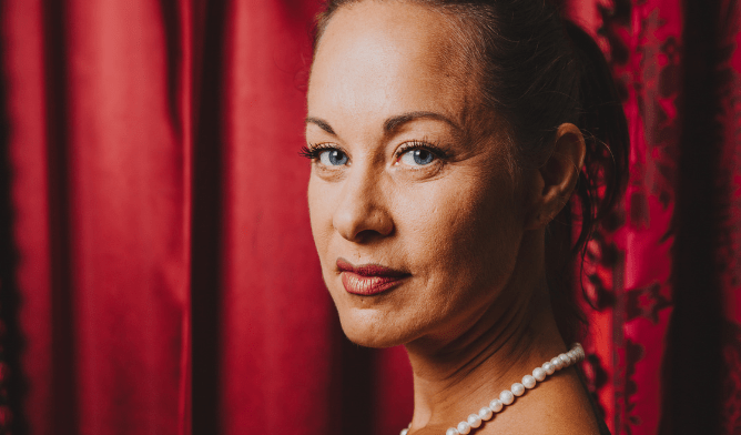 Lin Holmquist - Ängsbacka