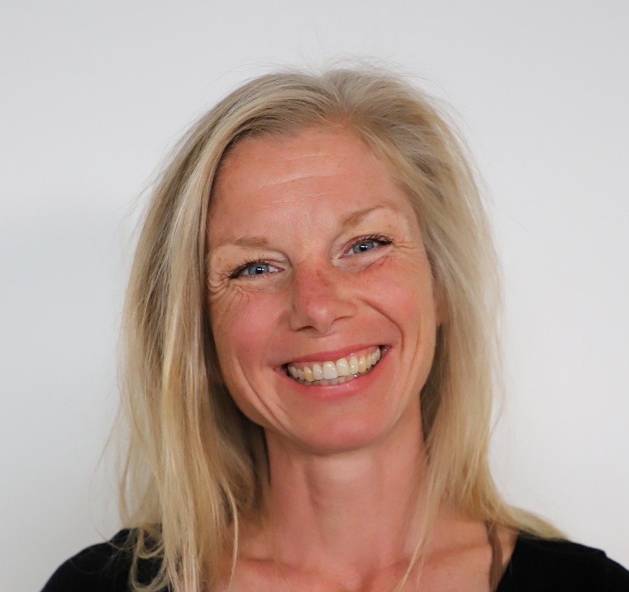 Mikaela Loeks - Ängsbacka